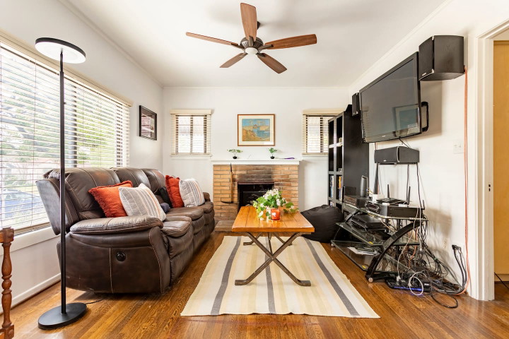 Charming 2-bedroom House. - Altadena, CA