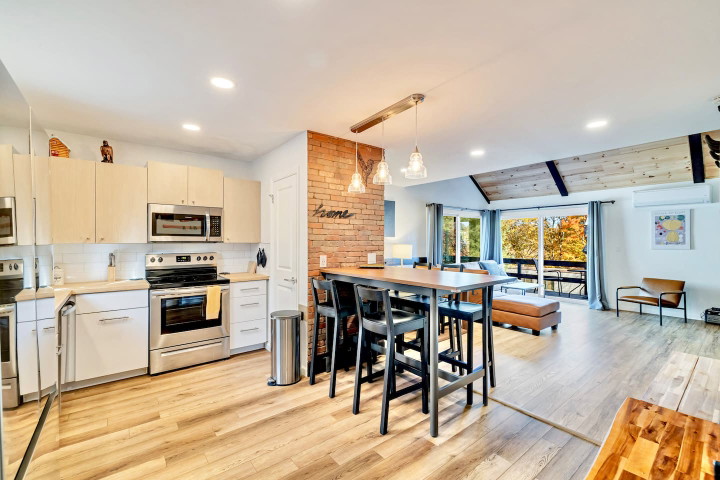 New & Modern Townhouse, Pool, Camelback Ski Area - Tannersville, PA