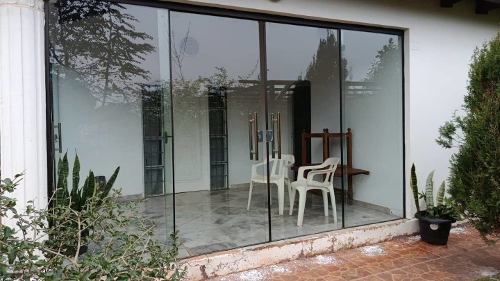 Casa Moderna, Aire, Cochera, Lavarropa, Céntrica. - Caaguazú