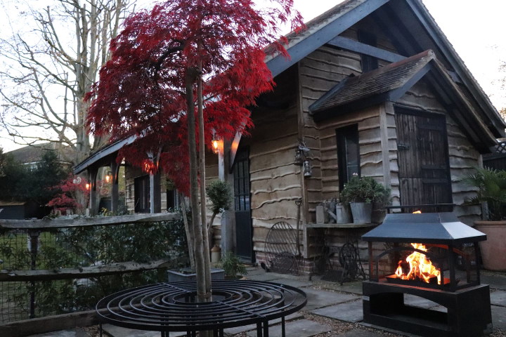 Little Knoll Barn
In Harpenden,
Self Catering - University of Hertfordshire