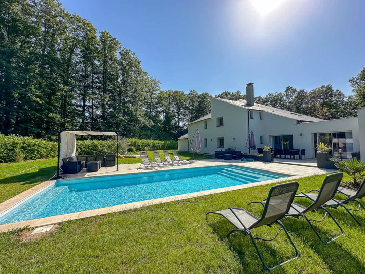 Villa Avec Piscine, Cinéma, Terrain Privé - Eure-et-Loir