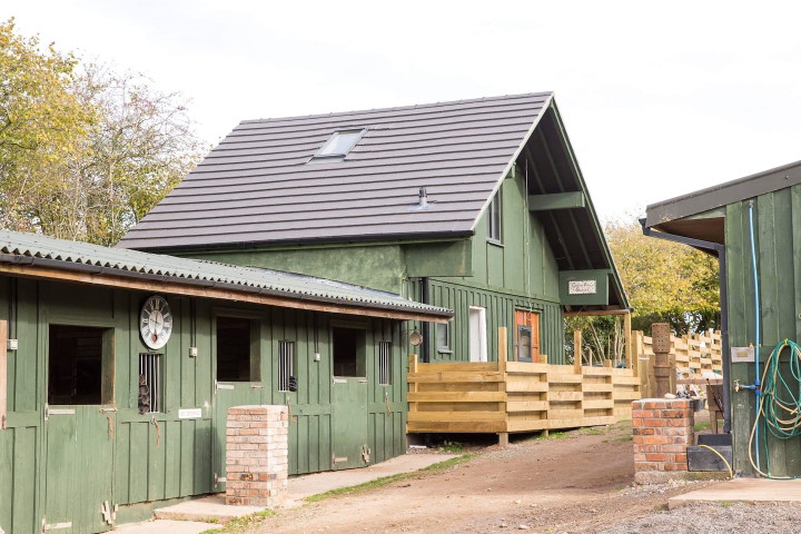 Tranquil Lodge In Beautiful Working Stables (4-8) - Bristol
