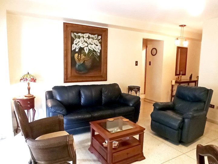 Centrally Located And Equipped Apartment In La Candelaria. - Caracas