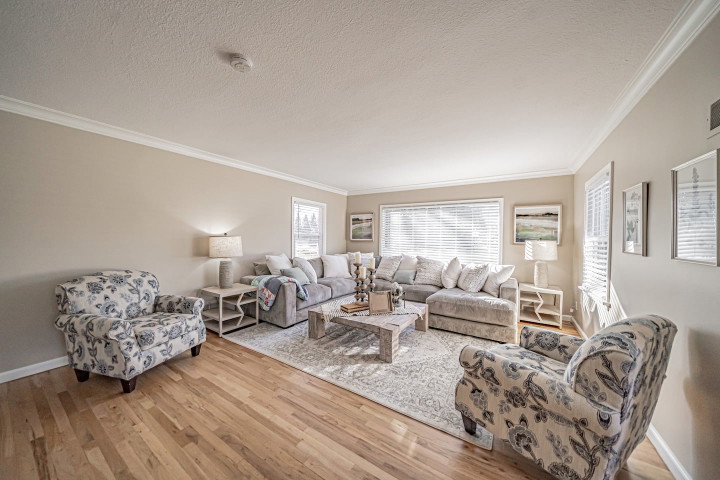 The Farmhouse At Holmes - Idaho Falls, ID