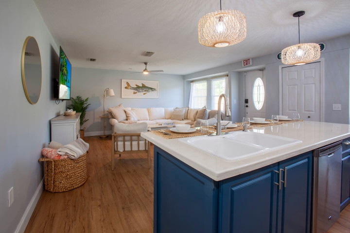 Sea La Vie Cottage - Sleeps 8, Family Getaway - Vero Beach, FL