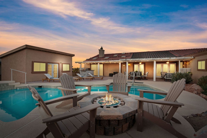 Renovated 3275sqft 5br/3ba Strip View, Pool, More! - Henderson, NV