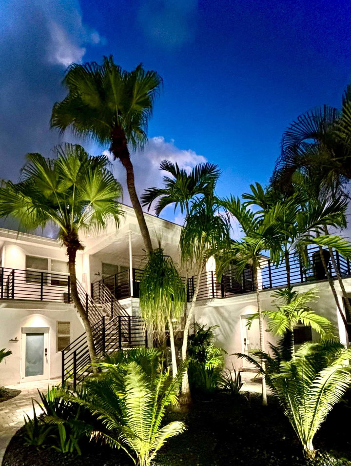 Updated Studio In Boutique Mid-century Building - Fort Lauderdale