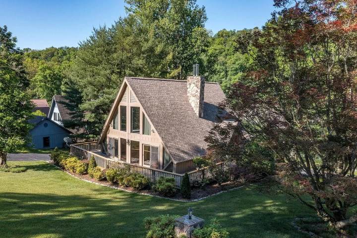 Lake House Living - Boone Lake, TN