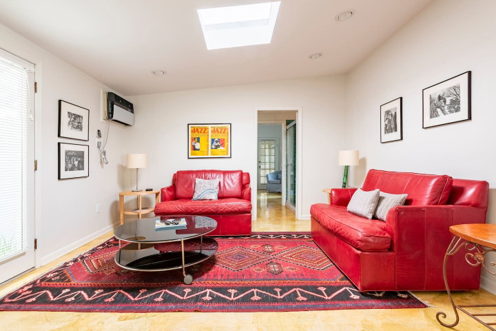 Charming Guest House ~ 1/2 Block From St Charles - New Orleans, LA