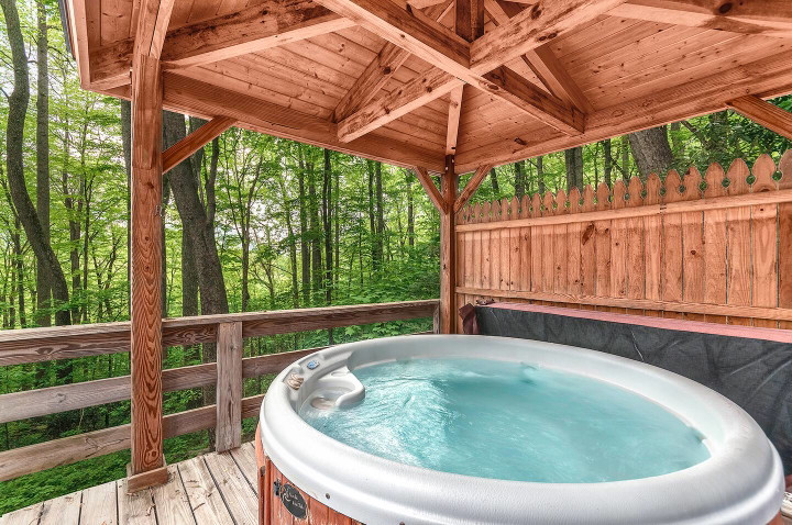 2 Master Suites- Hot Tub, Fire Pit, Porch, Rockers - North Carolina