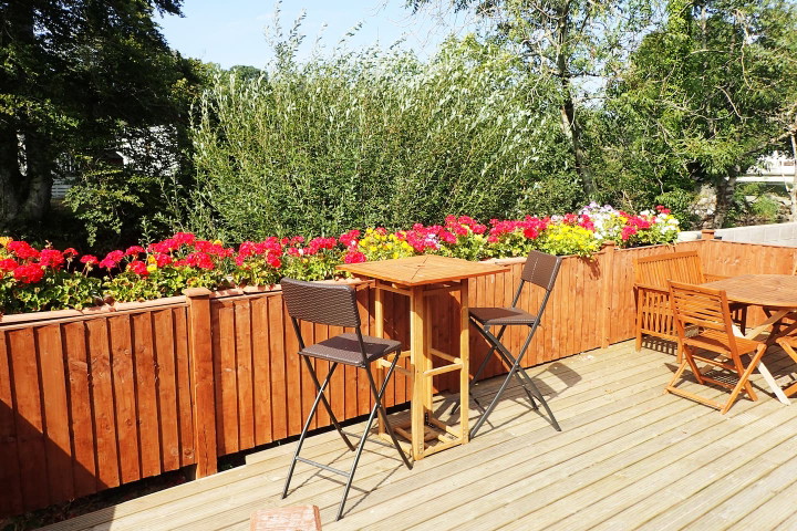 Tranquil Kingfisher Lodge Overlooking River - Wales