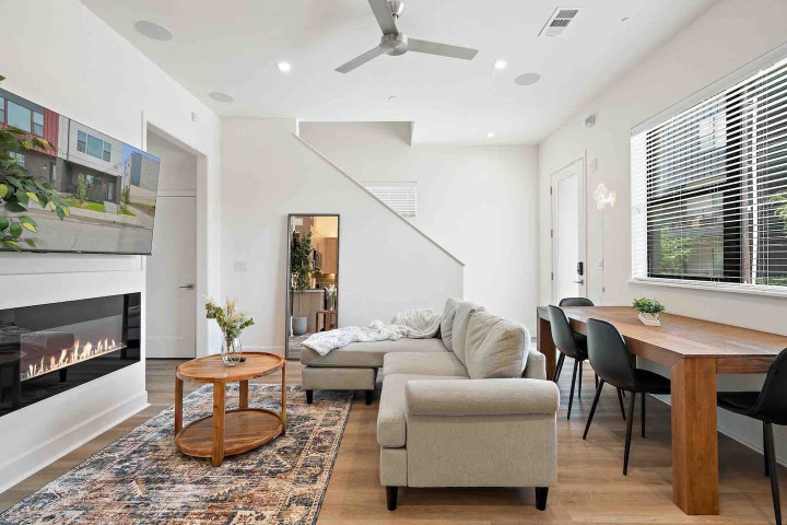 Stunning Lux Townhouse In Downtown Dallas - Dallas, TX