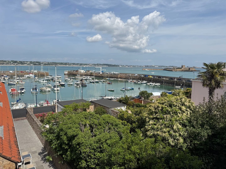 Stylish Harbour Front Apartment - Jersey