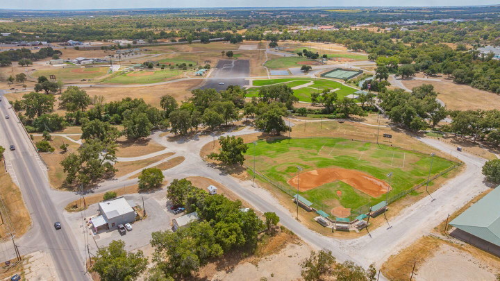The Ballpark House | Walk To Park & Downtown - Stephenville, TX