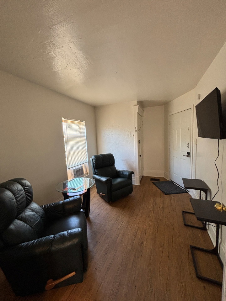 Akron University/ Summa Hospital Area Apartment - Akron, OH