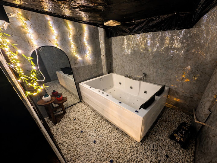 The Ether Oasis
Jacuzzi-theater-garage Lounge - Ghaziabad