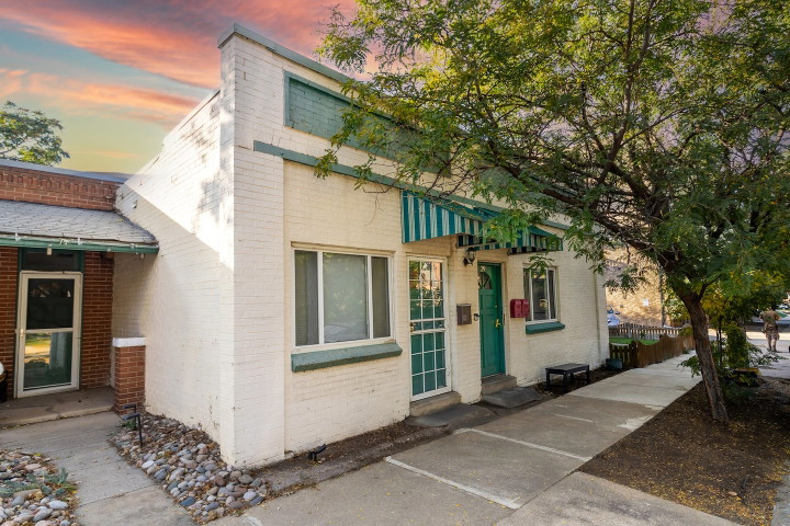Entire Remodeled End-unit Townhome On Main Floor! - Denver, CO