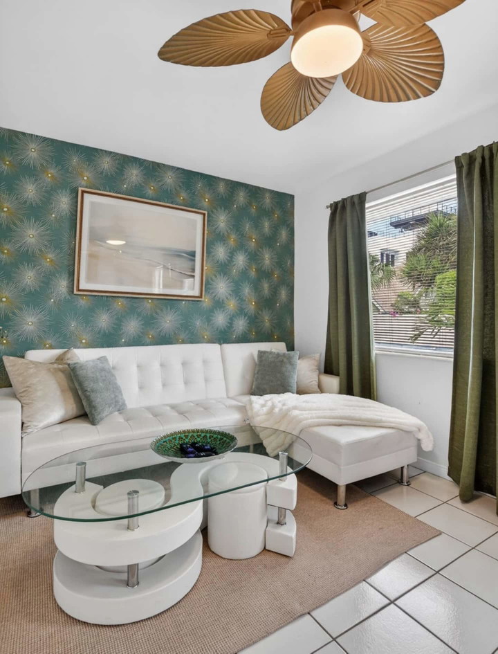 1 Bedroom 2 Bed Studio Steps To Beach And Pier - Boca Raton, FL