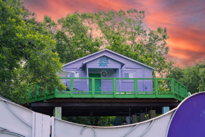 Sky-high Treehouse | Huge Porch | Great Location - Austin, TX