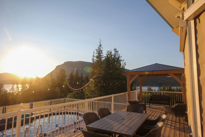 Mirabelle Farm - Lake View/pool/hot Tub/ski/sled - Salmon Arm