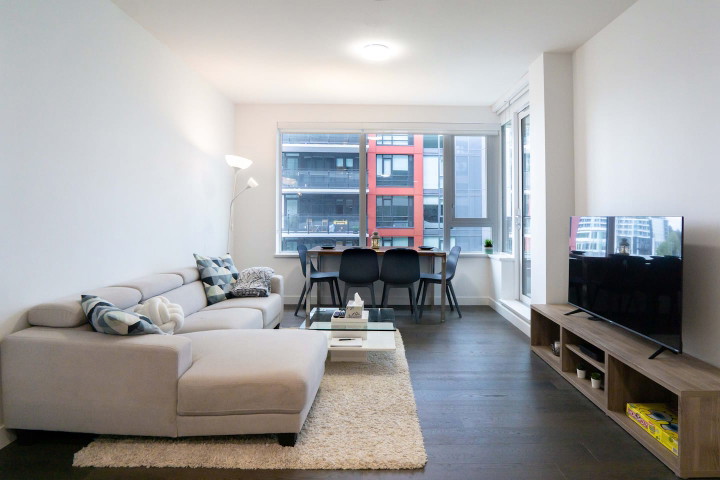 New Coastal 2-br Queen Beds - Short Walk To Train - Richmond