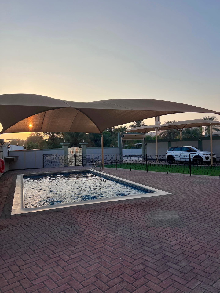 Villa Luxe 8: Spacious 5-bedroom Haven - バーレーン