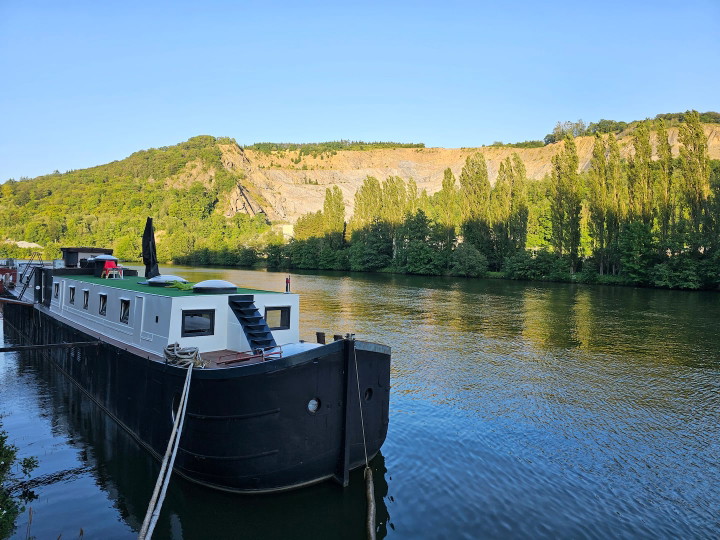 Bateau, Péniche à Proximité De Dinant Et Namur - Dinant