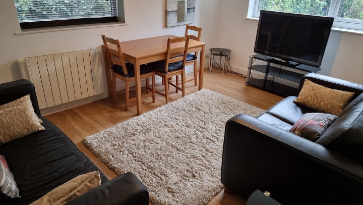 2 Bedroom Gem For Cheltenham & Gloucester Guests - Cheltenham