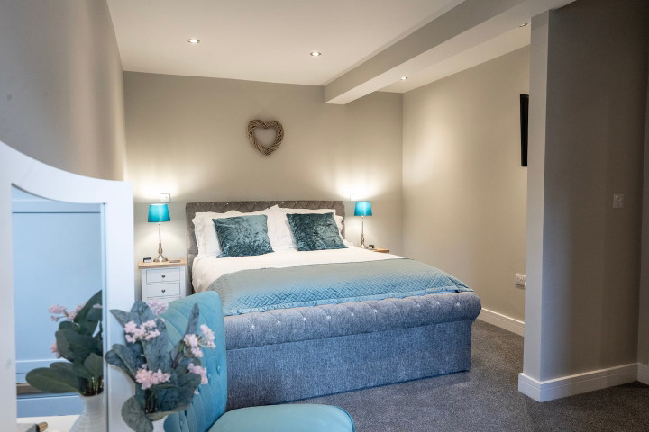 Lovely 1 Bedroom Apartment With Allocated Parking. - Burford