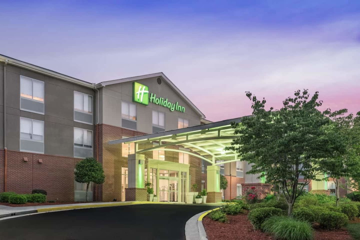 Near Ameris Bank Amphitheatre + Dining. Gym. - Roswell, GA