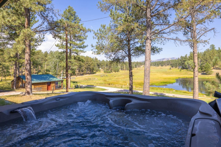 Pondside Lodge: Hottub + Sauna +Firepit +Game Room - Mount Rushmore, SD