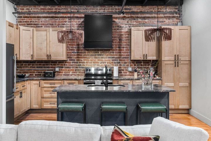 Downtown Retreat: Park Views, Stylish Loft - Muscle Shoals, AL
