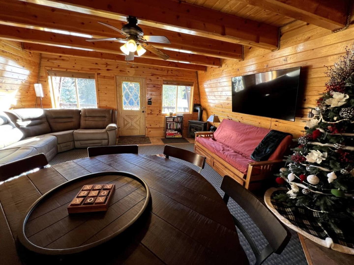 Cozy Bear Cabin Getaway - Island Park, ID