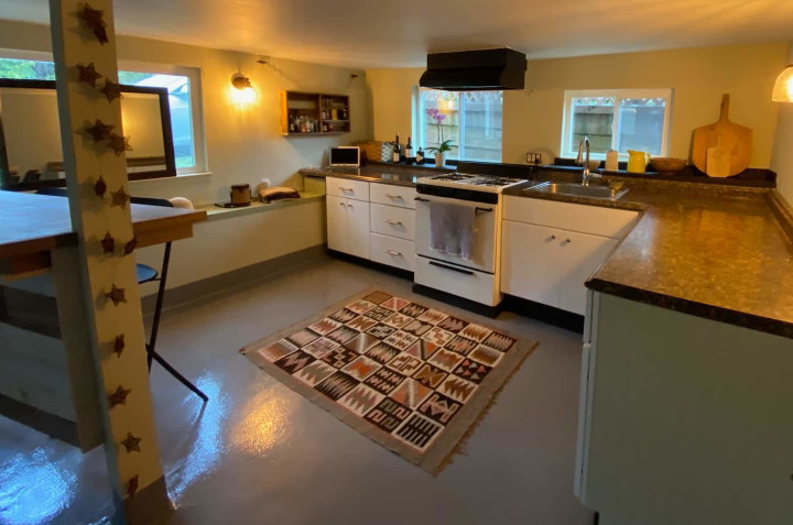 Groovy Bay Area Abode - San Rafael, CA