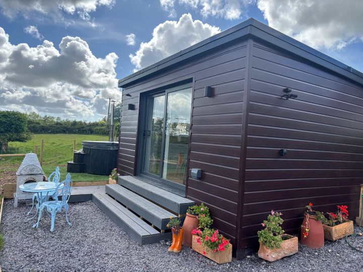Hot Tub Getaway, Snowdon Views, Peaceful Stay - Anglesey