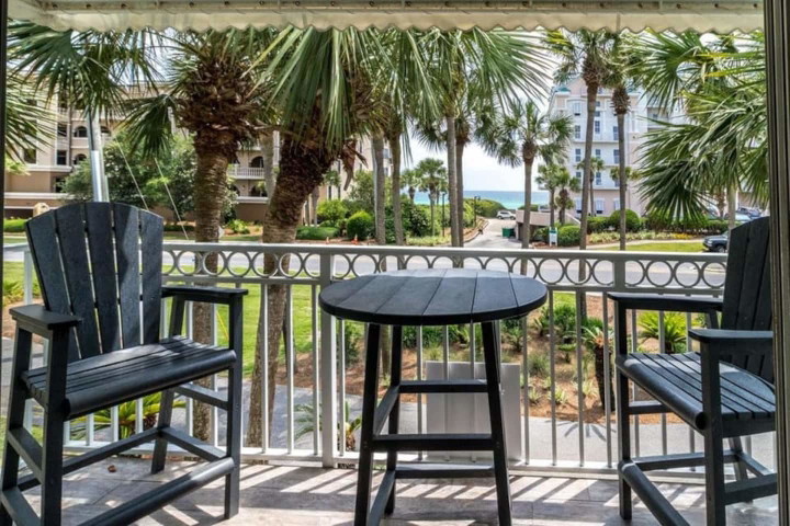 Beach View Cottage - Walk To The Beach! - Destin, FL