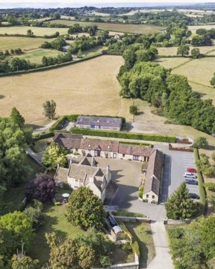3-bed Cottage  Terrace  In 15 Acres  Parking - Frome