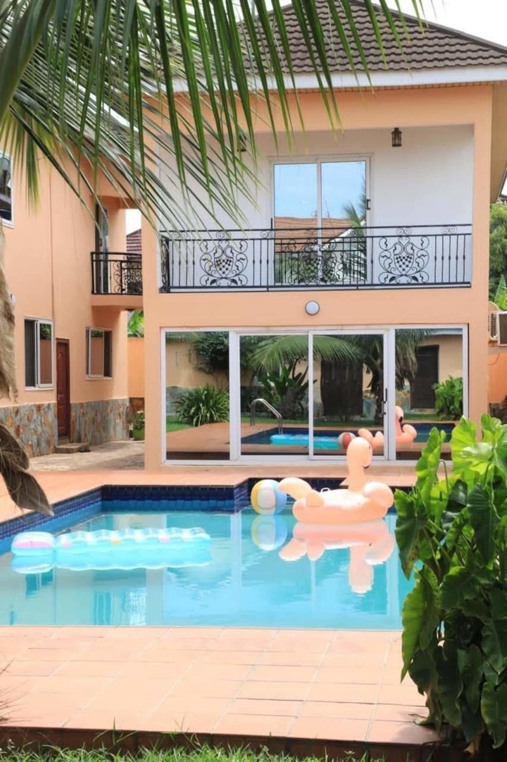 Modern Oasis In East Airport With Breakfast - Ghana