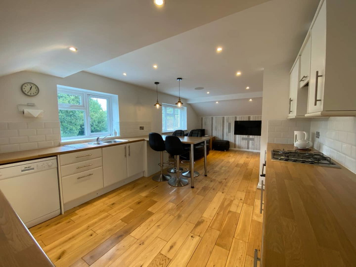 Lovely 2 Bed Apartment With Private Parking Space - Hayling Island
