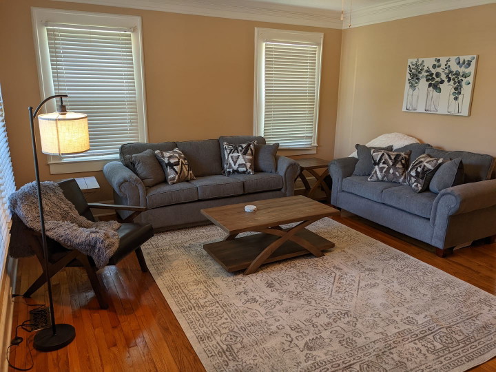 Charming Home | 2br/1ba | 3 Blocks From Phoebe - Albany, GA