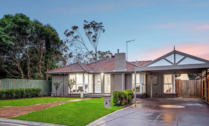 Family Home For 12 In Werribee - Melbourne