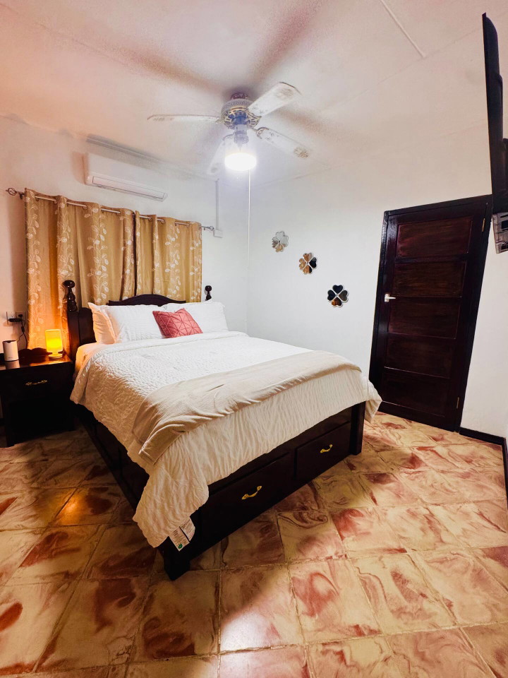 Modern Belmopan Studio 2 Ac, Wi-fi & Kitchenette - Belmopan