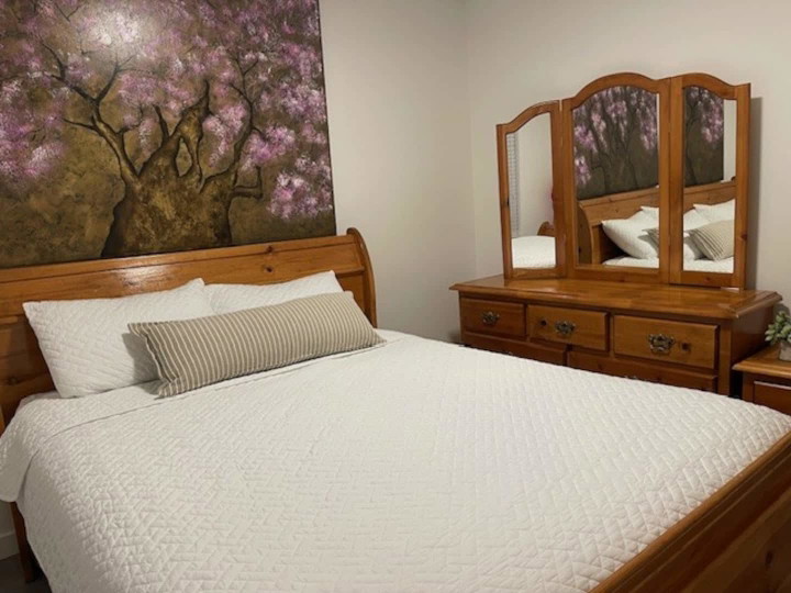 Modern, Spacious 1-bdrm Apt: Near Airport & Ferry - Sidney