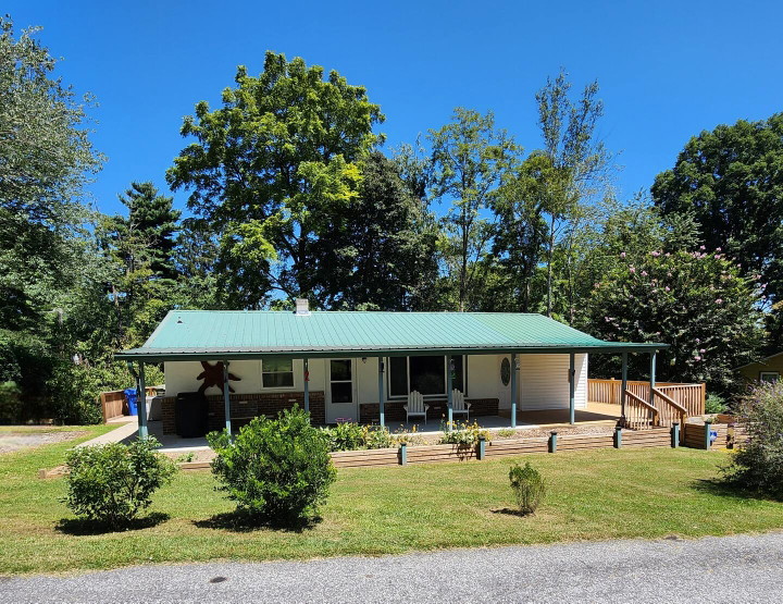 Hummingbird Haven - Hendersonville, NC