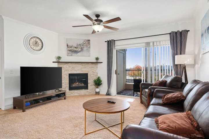 Charming Two Bedroom Condo Next To Galleria Mall - Granite Bay, CA