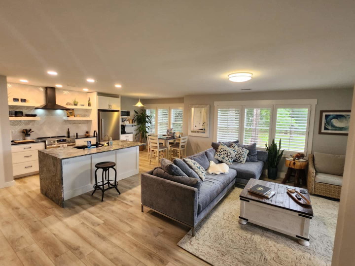 Dog Friendly Luxury Condo 1 Br King, Pool, Hot Tub - North Carolina