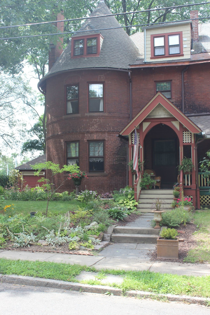 Loft - Queen Anne Row House In A Historic District - Hartford, CT