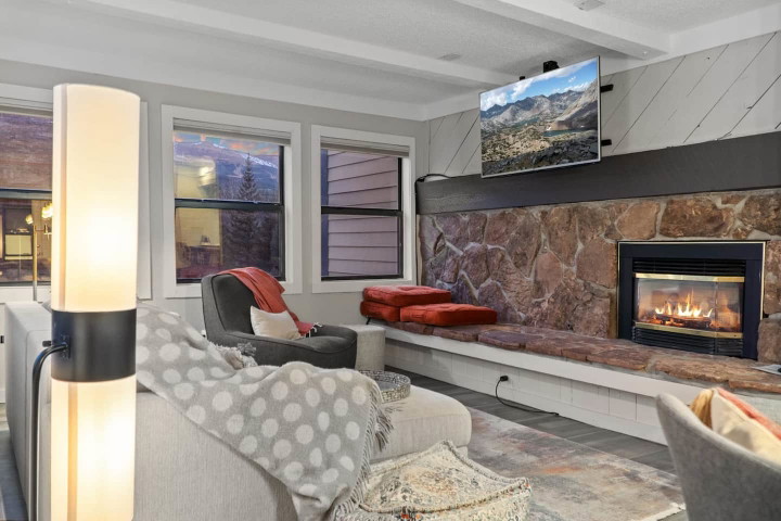 Chic 2bdr Downtown Condo; Walk Everywhere! - 브레켄리지