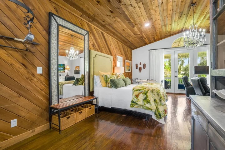 Charming Vero Beach Cottage | Old Florida Charm - Vero Beach, FL