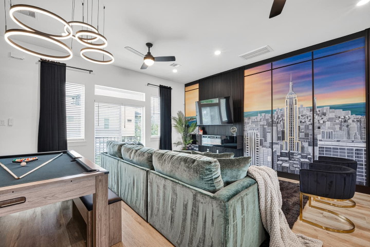 *New* | Hot Tub | 5 Min To Downtown | Sleeps 12+ - Houston, TX